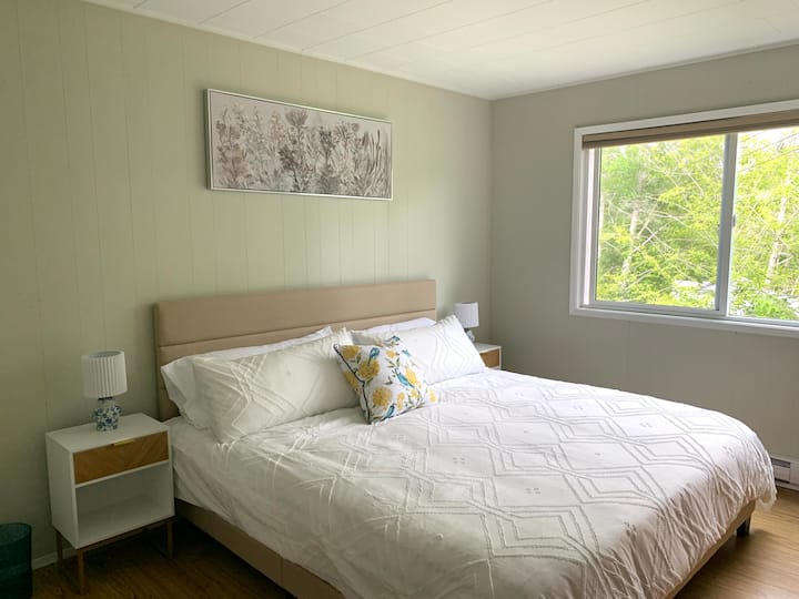 The Perfect Getaway - 
 Spacious 2br King & Queen - Vancouver Island
