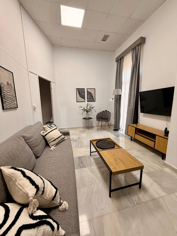 Stylish 2br Apt With Free Parking - Sevilla, España