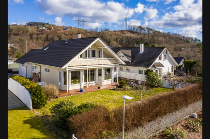 Stor Enebolig I Rolig Strøk - Bergen