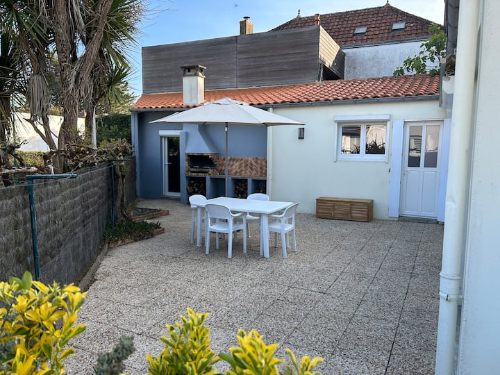 Maison 3 Pièces + Cour. Proche Mer - Préfailles