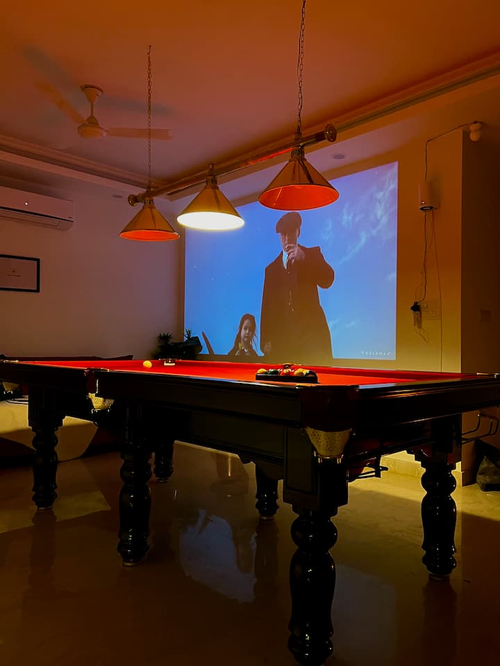 Pool Table-dc Themed 4br W/ Projector|near Airport - Nueva Delhi