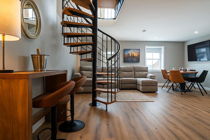 Portrush 3br Skylight Suite | Walk To Beach & Food - Portrush