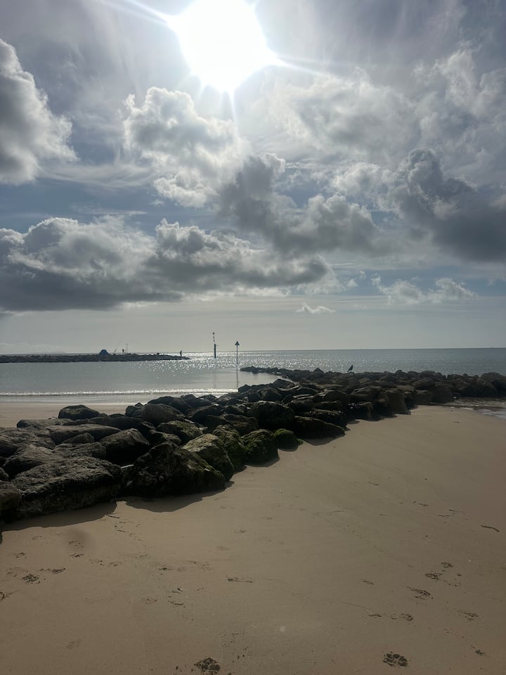 Coastal Retreat Self-contained
4 Mins Beach - Poole