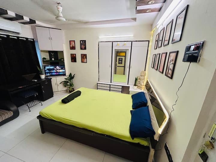 Homely Vibe Room In Versova - Mumbai