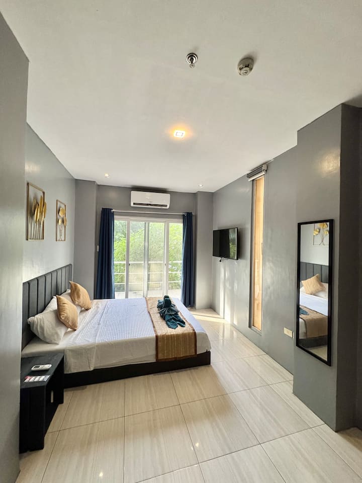 Family Of 11 Miami Beach Hotel - Malay
