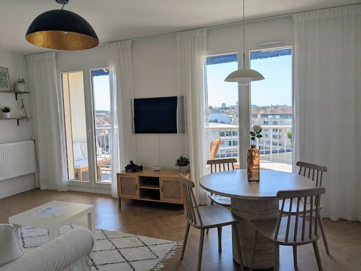 Grand 2 Pièces Aux Chartrons Avec Vue Et Parking - Bordeaux