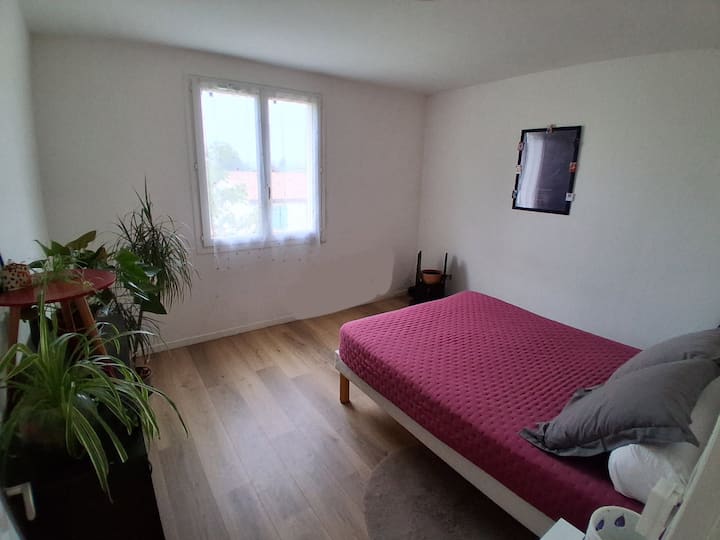 Chambre Dans Une Maison Au Calme - La Rochefoucauld