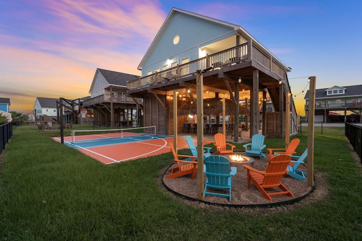 Beach House With Private Pickleball Court - Crystal Beach, TX