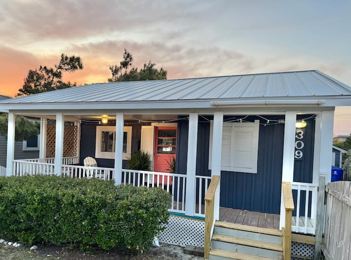 Beach Cottage 'Rest Ashored' Pet Friendly - Surf City, NC