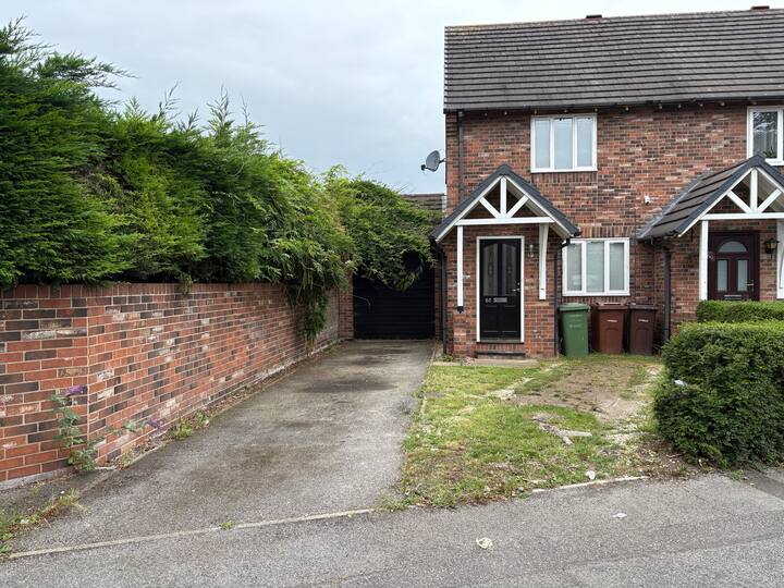 2 Bedroom End Terrace House - Wakefield