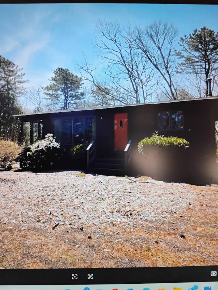 Falmouth, Old Silver Beach Cottage, 5 Minute Walk! - Falmouth, MA