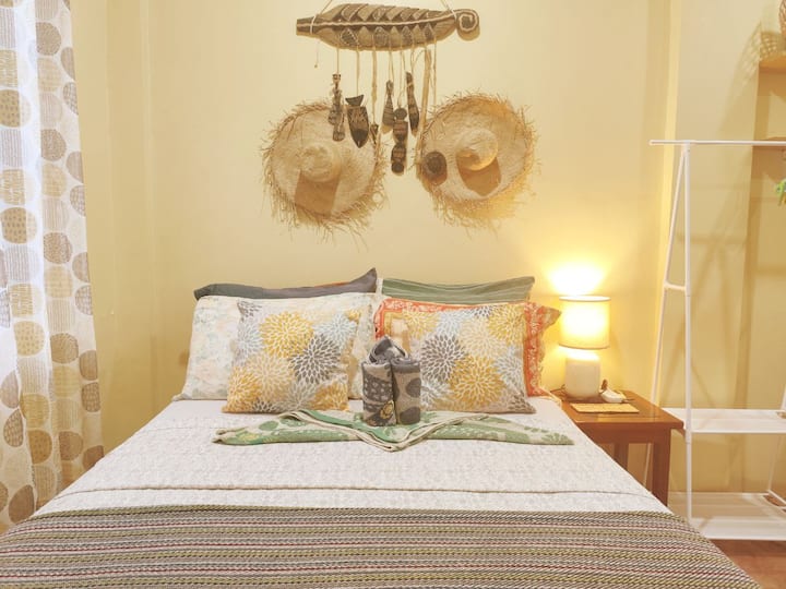 Amwani Azure-studio Double Fan Room - Puerto Princesa