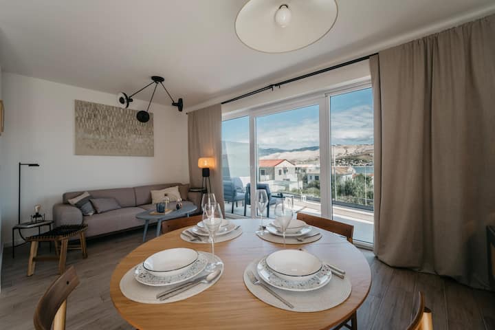 Designer Sea View Apartment - Karlobag