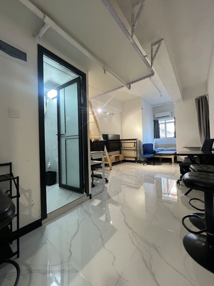 九龍東300呎開方式單位特色裝修乾淨現代 適合年輕人輕便背包客 近海旁 - Tseung Kwan O