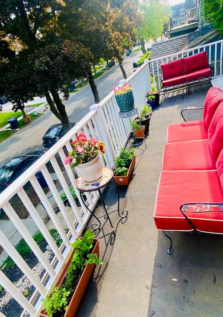 Heart Of Elmwood Village-2br Apt - Buffalo, NY