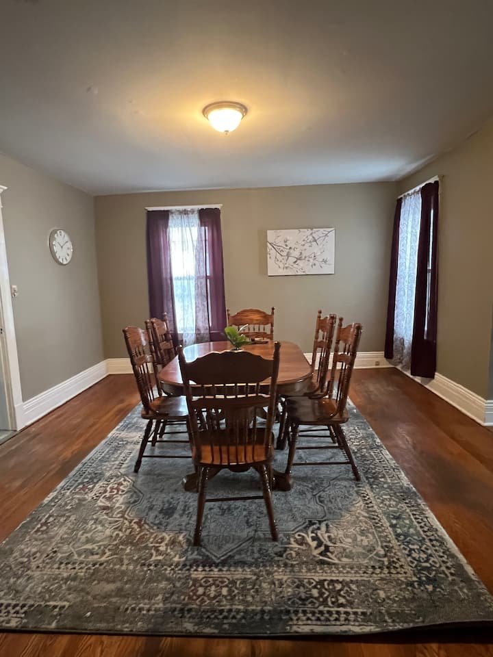 Charming 2nd Floor Apartment - Erie, PA