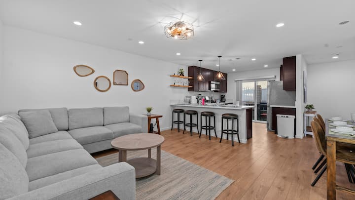 Harmony House With King Bed - San Bernardino, CA