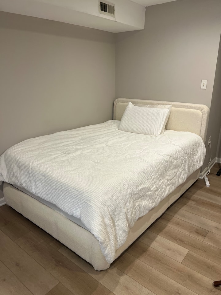 Private Basement Apartment With Private Entrance - Germantown, MD