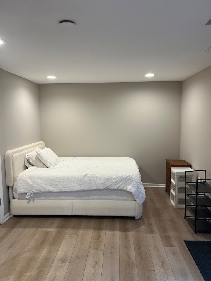 Private Basement Apartment With Private Entrance - Germantown, MD