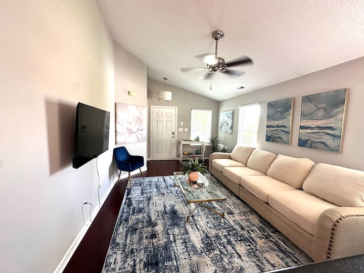 Modern Comfort, 2br/2ba Retreat - Concord, NC