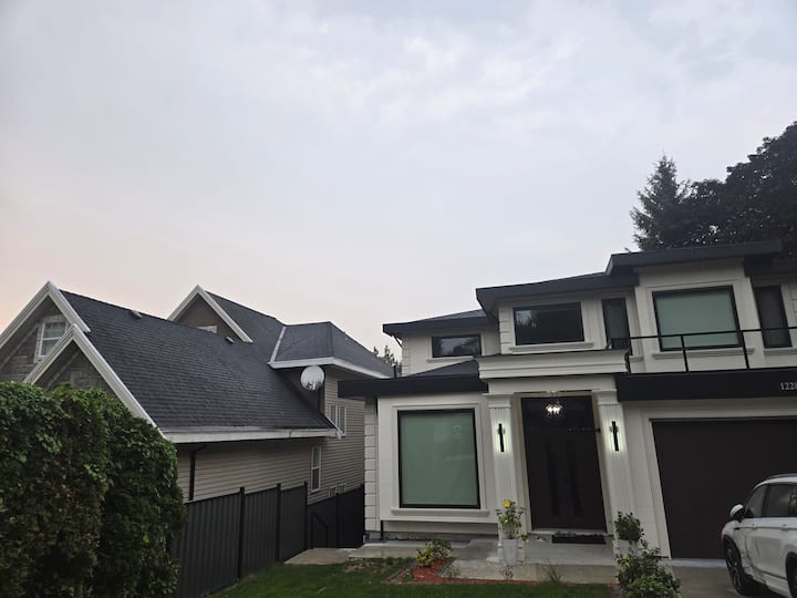 Cozy New Two Bedroom Suite - New Westminster