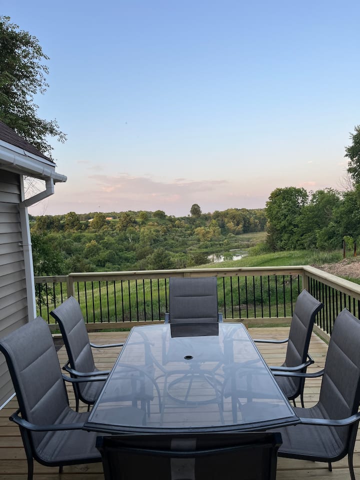 The Hillside Cottage-steps From Road America - Elkhart Lake, WI