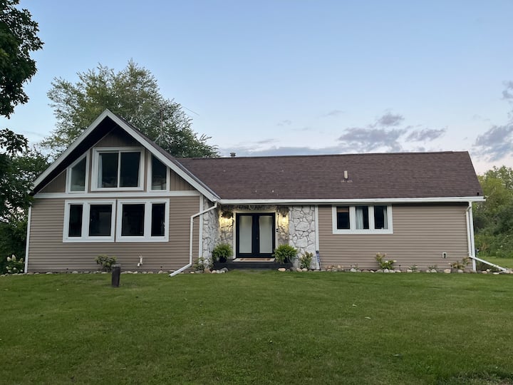 The Hillside Cottage-steps From Road America - Elkhart Lake, WI