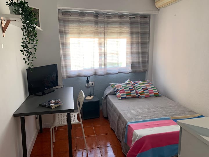 Room Near Valencia’s Beach - Valencia