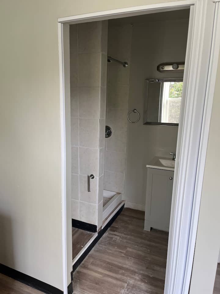 Minimal Room W/ Private Bathroom - Wilmington, DE