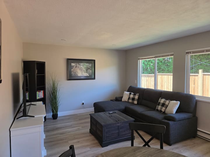 Laundry | Parking | Fireplace | Patio | Wifi - Aldergrove