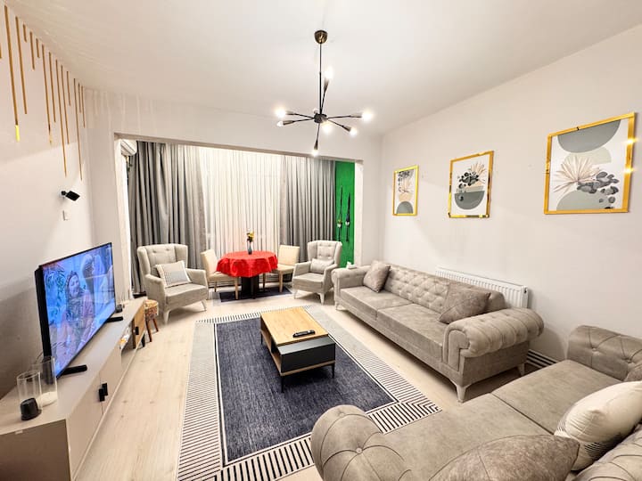 ÜMraniye ÇArşı Metro 1dk  Lüks 2+1 Konforlu Daire - Anadolu Hisarı