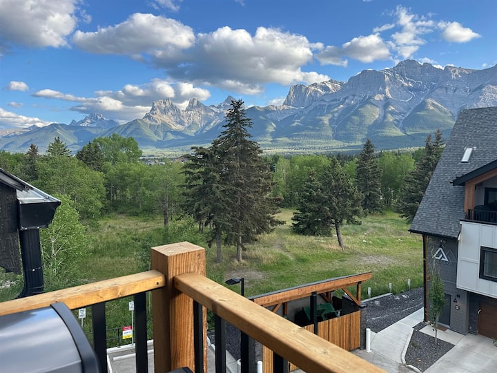 New! Golden Escape With Mountain Views! - Canmore