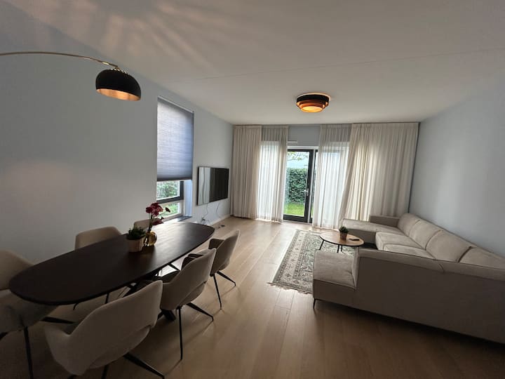 Large Modern Privat Bedroom - Rotterdam