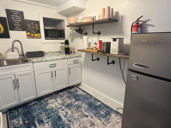 Peaceful Garden-level Suite In Central Location - Littleton, CO