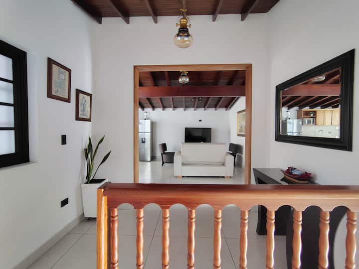 Casa En El Corazón De Laureles - Medellín