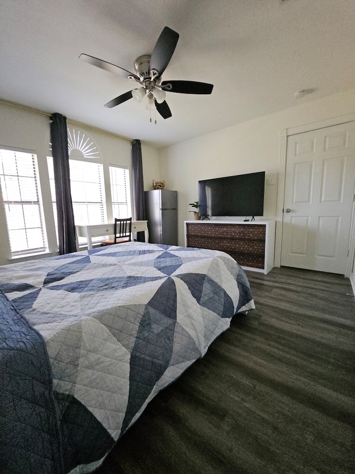 Modern Cozy Room Near West Plano - Plano, TX