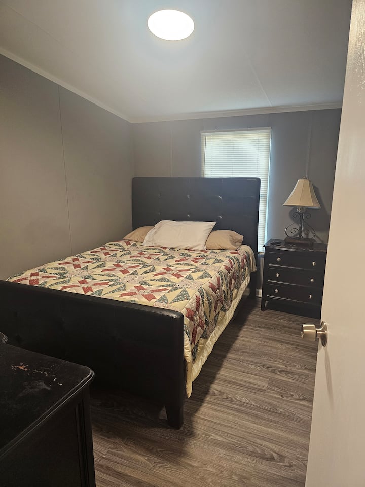 Comfortable Short Term Stay! - Tuscaloosa, AL