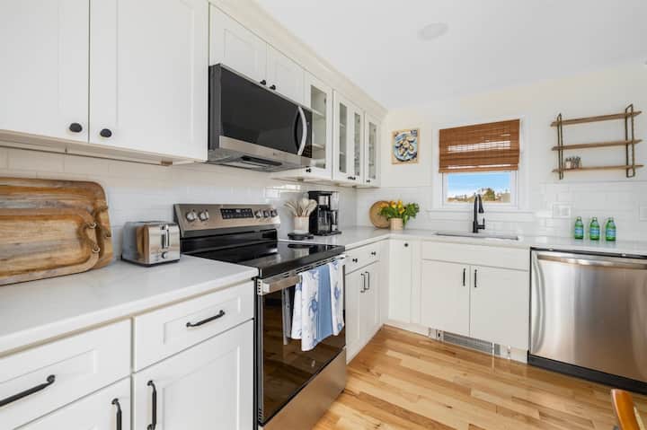 2br Renovated, Short Walk To Beach! - Narragansett