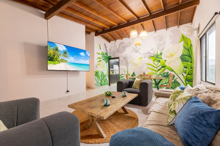 Stylish Quiet Apt. A/c, Gym Near Lleras & Provenza - Medellín