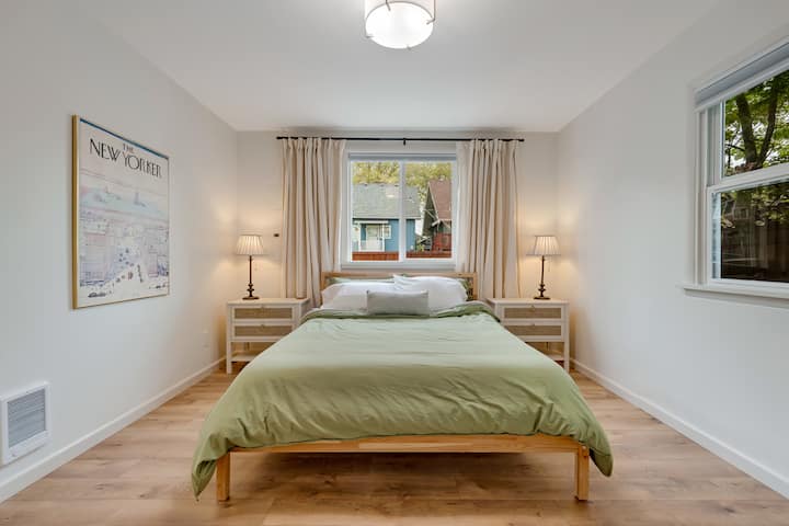 Charming Cottage Guest House - Everett, WA