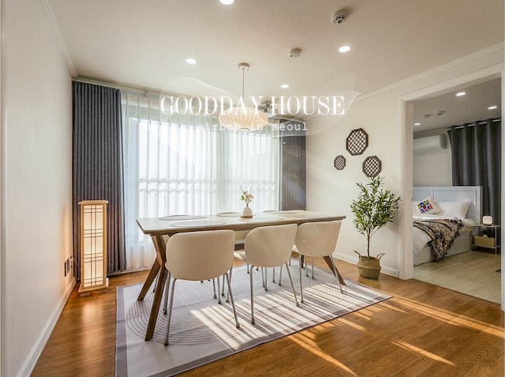 Hongdae Spacious Home｜near Subway｜elevator｜6guests - Seoul