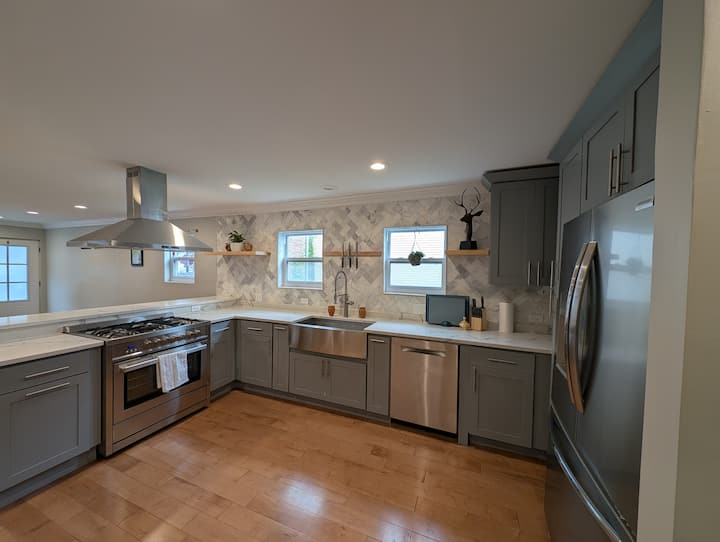 Luxury 4br W/ Theater, Near Downtown & Mccormick - Chicago, IL