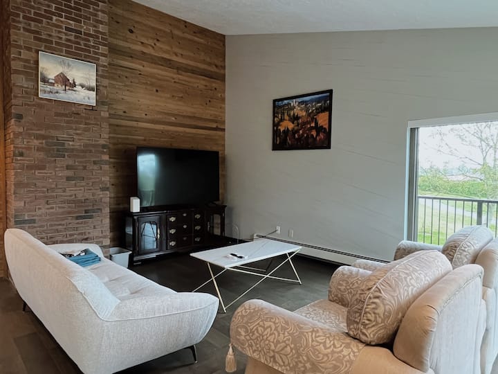 Sunshine Garden (5 Bedrooms, 3 Bathrooms) - Aldergrove