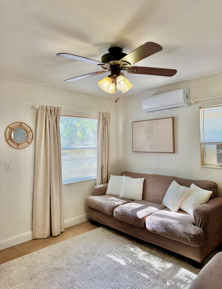 New To Airbnb-cozy 2br Retreat-great Location! - Winter Garden, FL