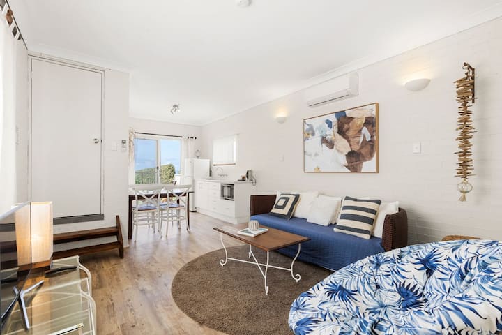 Quay's Cabin - Absolute Beachfront With Views - Callala Bay