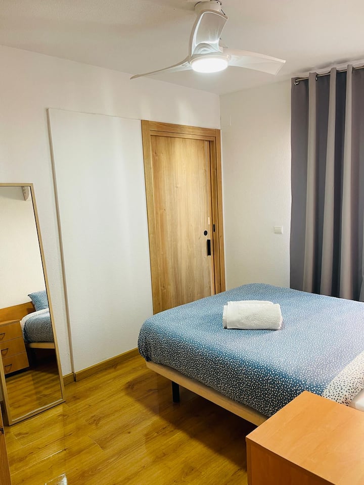 Bright En-suite Room + Balcony! - Alicante