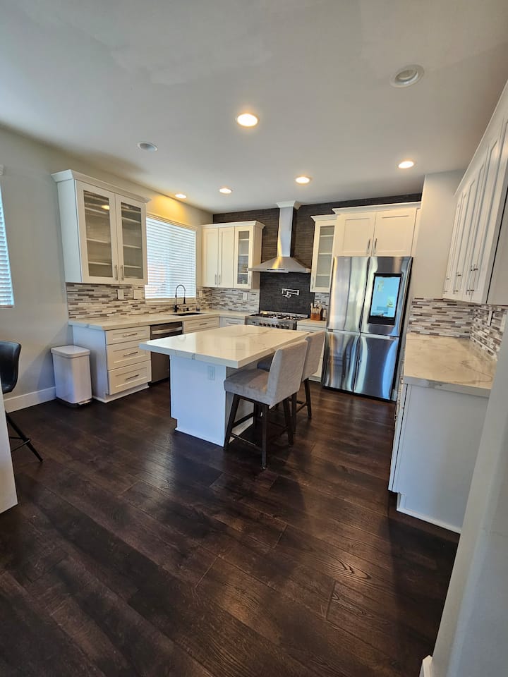 Beautiful Home With Hot Tub - Menifee, CA