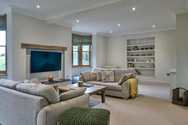 Cosy & Historic Country Lodge: Scenic View, Garden - Alton, UK