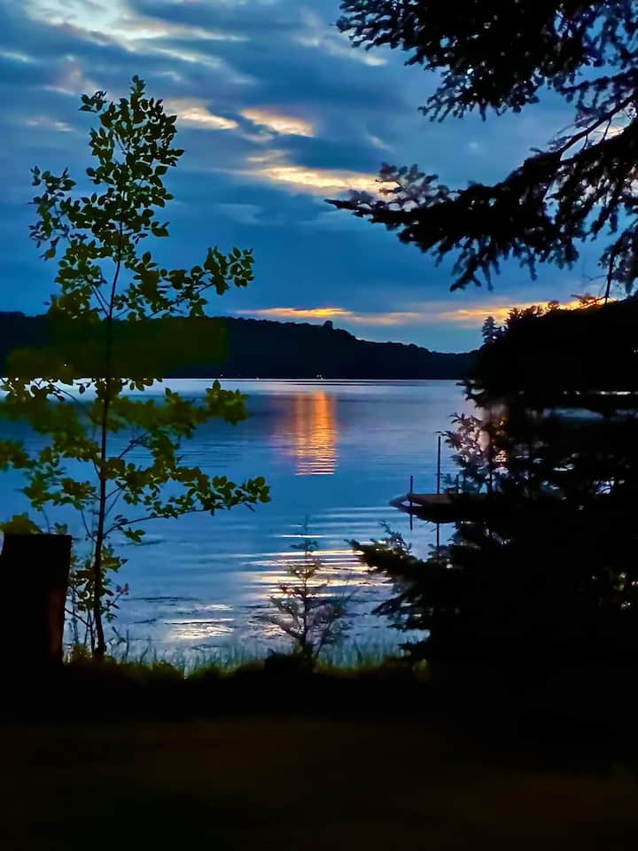 Sunset Pines Oasis-all Season Muskoka Cottage - Huntsville