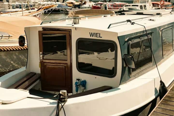 Orginal Dutch Houseboat City Center 'Wiel' - Amsterdam